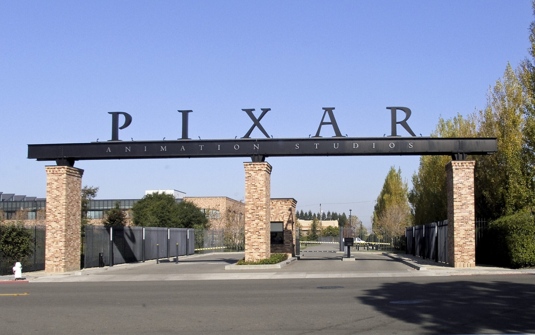 La Historia de Pixar: Innovación y Magia en la Animación - SesoLibre.com